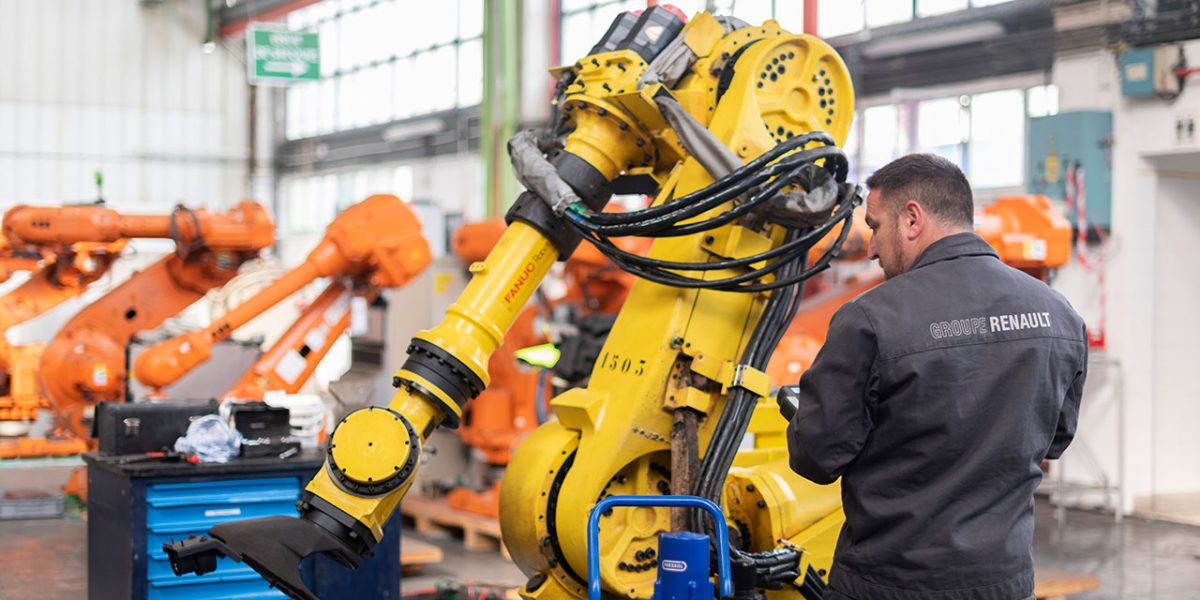 Refactory in Flins schenkt Robotern ein zweites Leben - Renault Welt